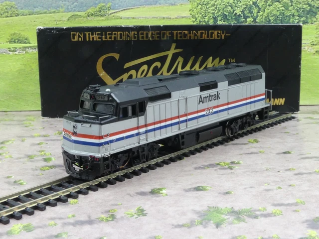 BACHMANN SPECTRUM 87018 EMD F40PH Loco - Amtrak – HO scale RUNNER ...