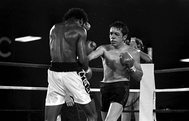 BOBBY CHACON THROWS A Punch V Cornelius Bozaedwards Old Boxing Photo 2 ...