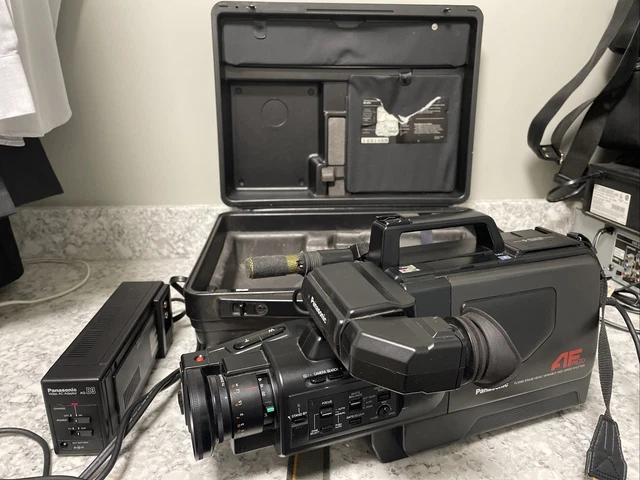 PANASONIC AF PIEZO VHS Reporter Movie Camera AG-180 Case & Video AC ...