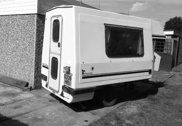 ROMAHOME DEMOUNTABLE CAMPERVAN Pod converts a pickup (pick up) into a ...