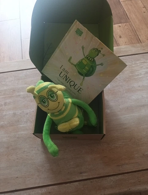 HUG-A-BUG WORLD &I am unique" Plush Toy with Book Set (Toy approx. 12 ...
