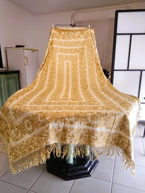 DESSUS DE TABLE brodé or frangé tout autour EUR 70,00 - PicClick FR