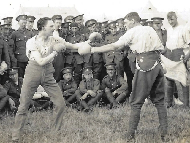 WW1 MILITARY PHOTO Postcard British Soldiers Boxing Match Camp £16.99 ...