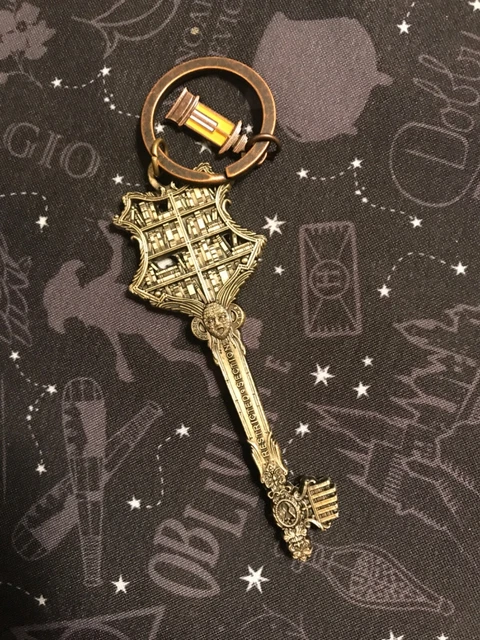 THE WIZARDING TRUNK Harry Potter restricted section key new £22.00 ...