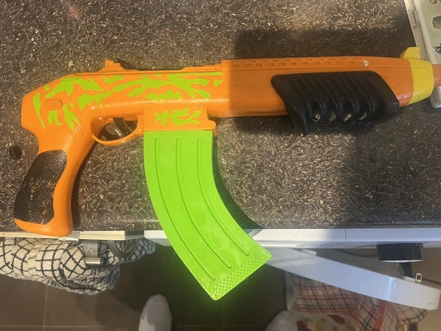 RARE VINTAGE 1987 Entertech “Saturator” Neon Water Gun Toy w/ Magazine ...