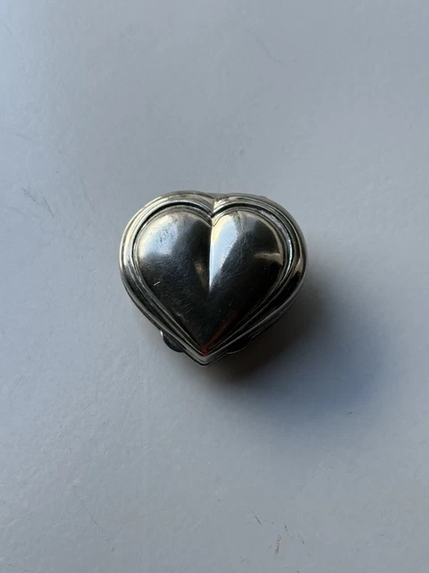 PILULIER, BOÎTE À Pilules en forme de Cœur en métal argenté vintage EUR ...