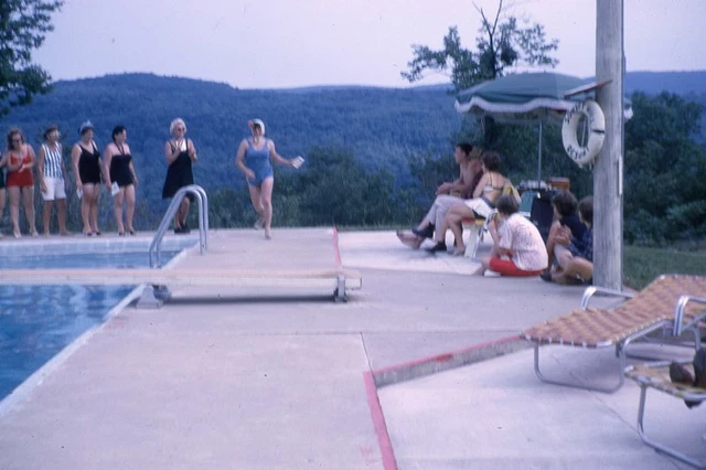 MATURE WOMEN IN SWIMSUIT COMPETITION BY POOL 1964 35mm PHOTO SLIDE #2 £ ...