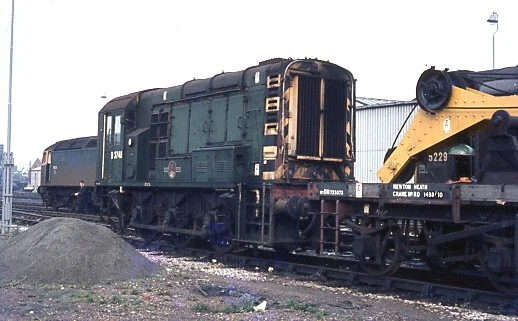 ORIGINAL COLOUR SLIDE of D3740 BR class 08 diesel shunter loco £2.99 ...