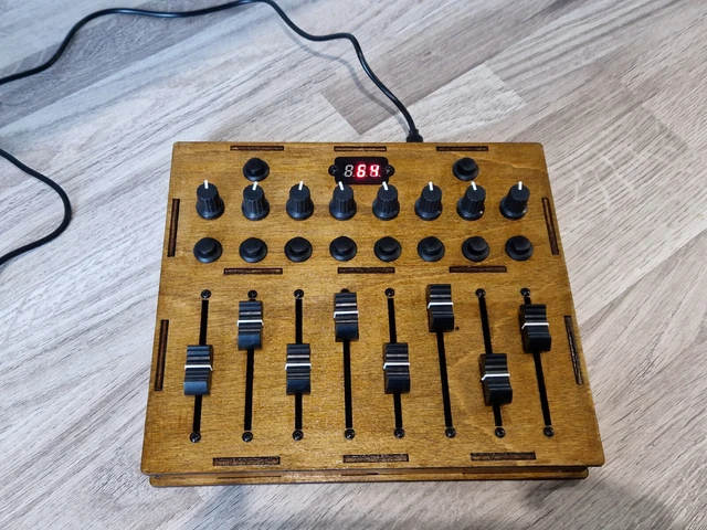 USB MIDI CONTROLLER 8 faders 8 Buttons 8 knobs programmable cc & pc DAW ...