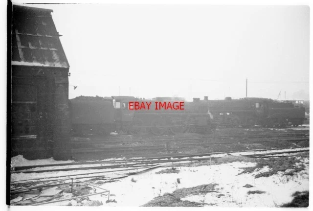 PHOTO BR Standard Locos At Basingstoke Loco Shed £3.00 - PicClick UK