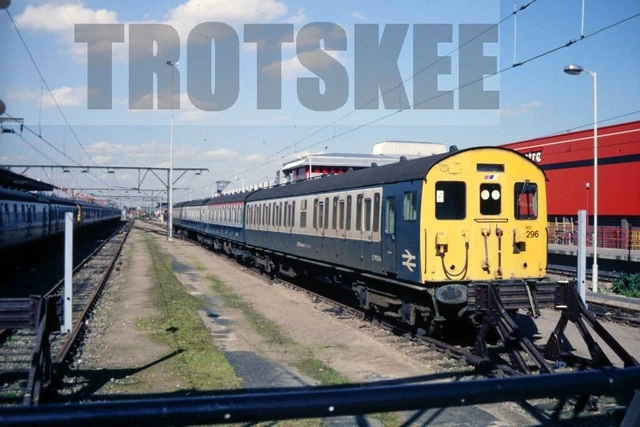 35MM SLIDE BR British Rail Electric EMU Class 302 302296 Southend ...