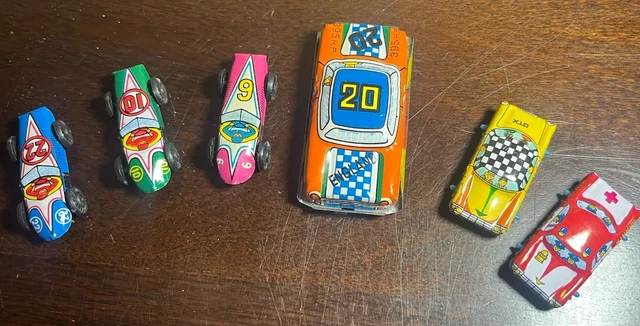 LOT ANCIEN DE 6 petites voitures miniatures en étain avec roues ...