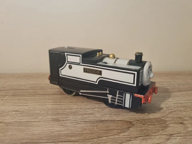 PREZZO PESCATORE TRACKMASTER thomas il motore serbatoio batteria treno ...