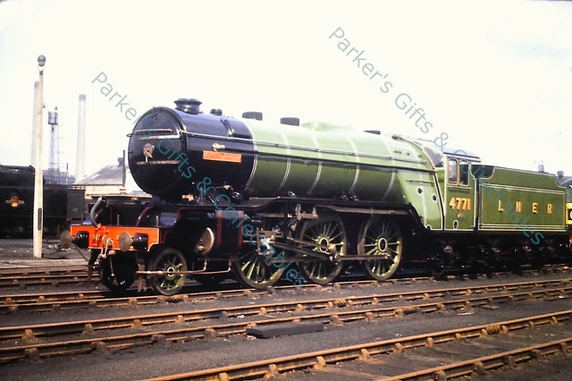 35MM RAILWAY SLIDE LNER Steam Locomotive 4771 Green Arrow (RefH32) £3. ...