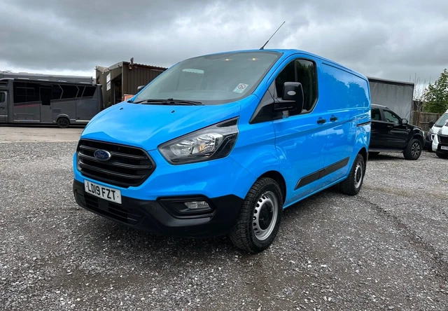 19 FORD TRANSIT Custom VAN SWB 53k Miles A/C Front, rear sensors FSH ...