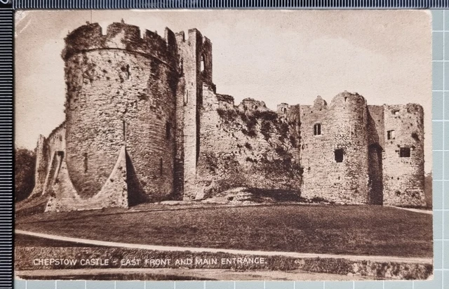 OLD POSTCARD CHEPSTOW Castle East Front And Main Entrance EUR 15,65 ...