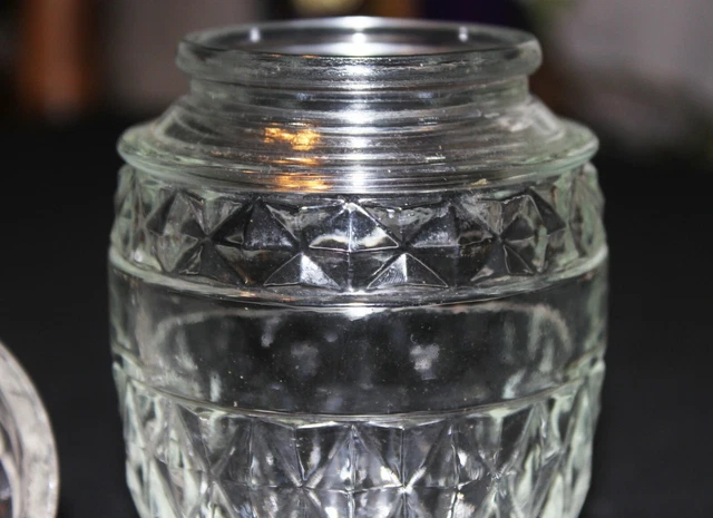 ANCIEN PETIT POT à biscuits en verre ciselé avec son couvercle EUR 14 ...