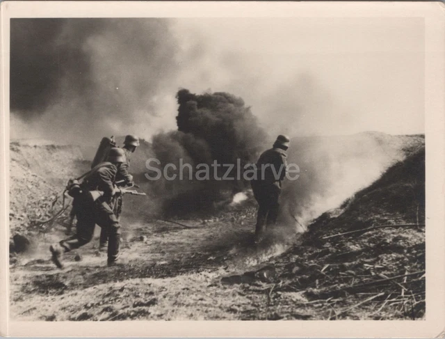 FOTO, ALTE PRESSE Foto's, Wehrmacht, Nahkampf mit Flammenwerfer (MJ-45 ...