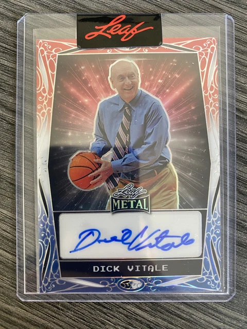 CARTE AUTOGRAPHE DICK VITALE 2024 feuille métal rouge blanc bleu ...