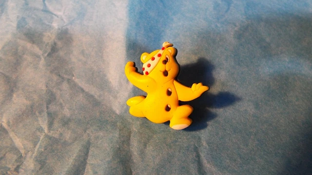 PUDSEY BEAR RUBBER running BBC Children In Need pin lapel badge £9.99 ...