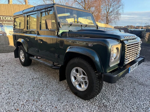 LAND ROVER DEFENDER 110 2.2 TDCi XS Station Wagon 4WD MWB Euro 5 5dr ...