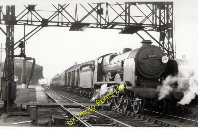 RAILWAY PHOTO EX SR 32329 passenger train unknown location c1950's £2.50 - PicClick UK