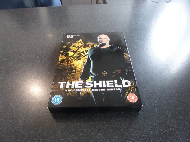 THE SHIELD THE Complete Second Season (2) DVD 4 Disc Set In Very Good ...