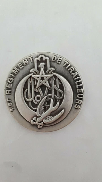 INSIGNE, COIN DE TABLE : " 1er REGIMENT DE TIRAILLEURS " EPINAL (88 ...