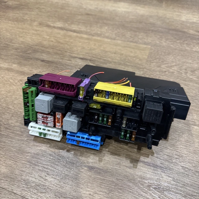MERCEDES W204 C63 AMG Rear SAM Module Fuse Box Relay Control ...