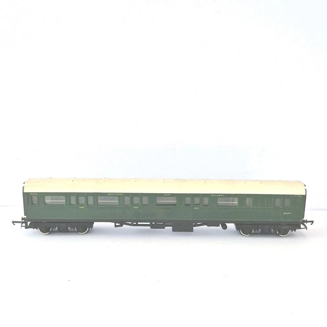TRIANG SOUTHERN RAILWAY Coach 00 Guage Tri-ang Passenger Car S1774 1st ...