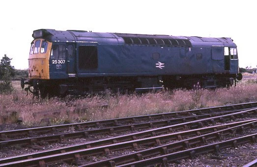 ORIGINAL COLOUR SLIDE of 25307 BR class 25 diesel loco £1.99 - PicClick UK