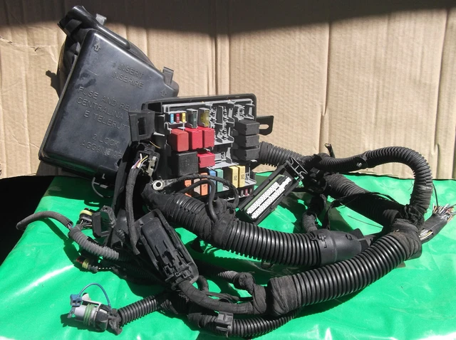 FIAT PANDA UNDER Bonnet Engine Bay Fuse Box with Aircon, Lid 2009 £39. ...