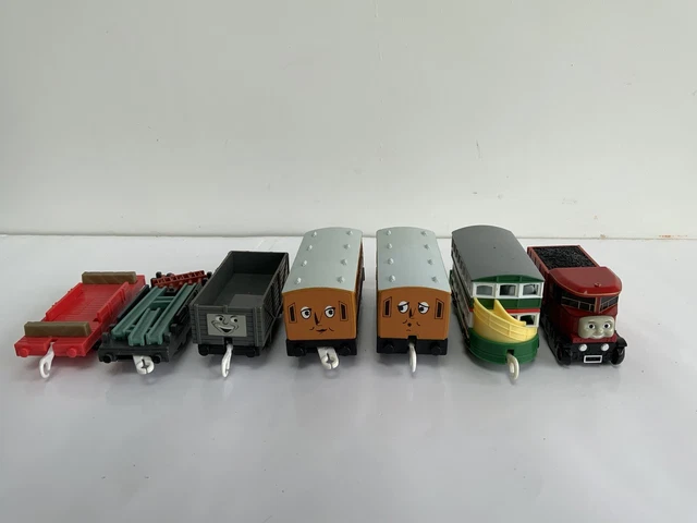 TOMY TRACKMASTER THOMAS The Tank Engine Gullane 7 Train Carriages ...