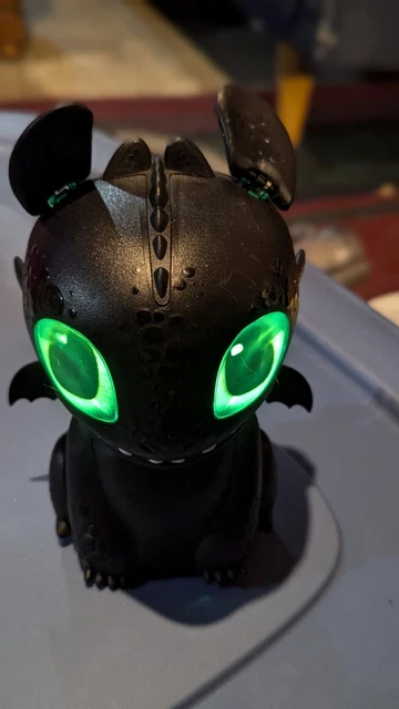 DREAMWORKS DRAGONS FLYING Toothless Interactive Dragon with Lights ...
