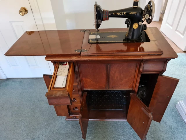ANTIQUE SINGER SEWING Machine. 66k Art Cabinet Model. £400.00 - PicClick UK