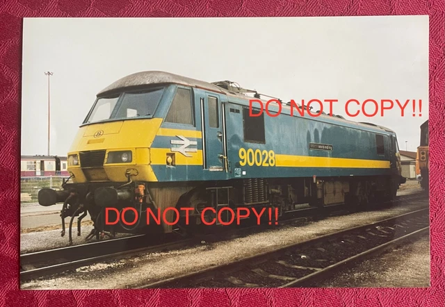 RAILWAY ELECTRIC PHOTO EURO LIVERY Class 90 90028 TOTON 30.9.98 inc ...