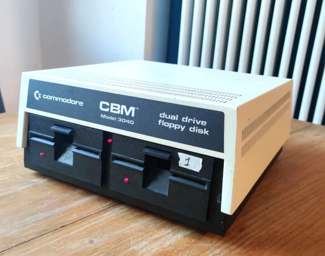 DEFEKTES COMMODORE CBM Modell 3040 Dual Drive Floppy Disk #1 EUR 249,00 ...