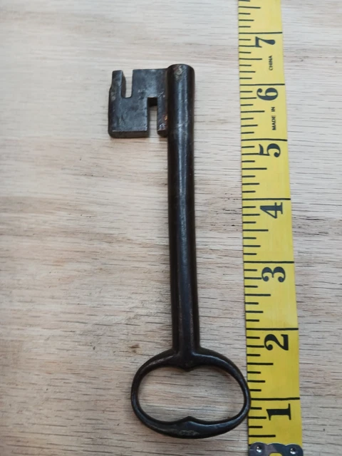 VINTAGE METAL BIG Skeleton Key Castle Jail Large Skeleton Key Old ...