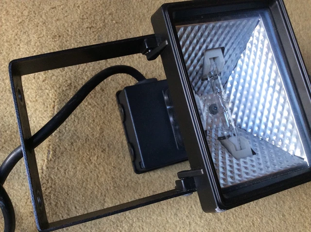 LARGE COLLECTION OF Light Bulbs plus a Halogen mini floodlight. New ...