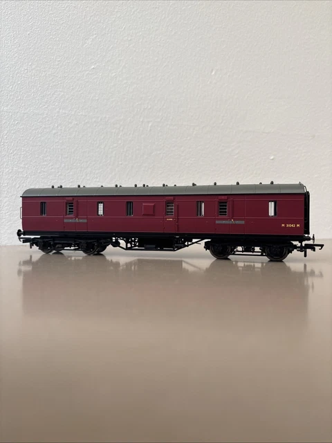 HORNBY R4450A STANIER 50' Ex-LMS Parcels Van Coach M31042M, BR Crimson ...