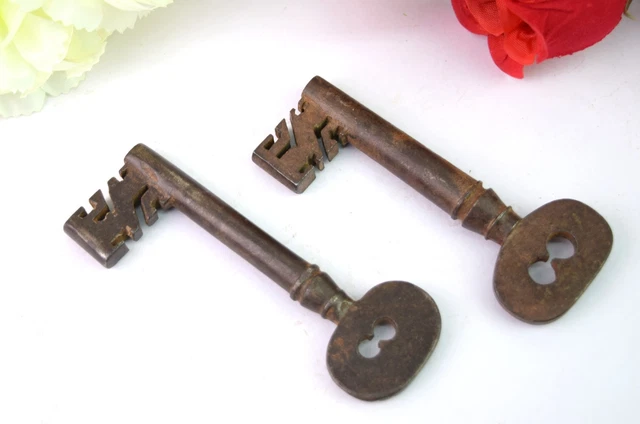 ANTIK EISEN SKELETT Schlüssel Schöne Sammlerstück Tisch Dekor Set Mit 2. EUR 93,88 - PicClick DE