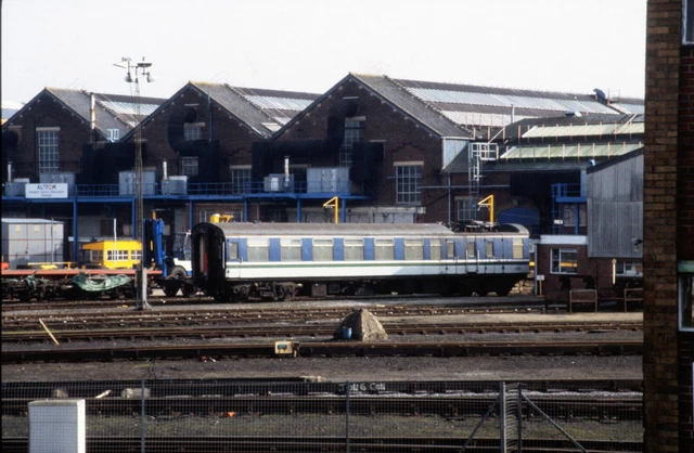 1045 ORIGINAL COLOUR Slide Emu Motor Coach At Eastleigh 2001 £1.99 ...