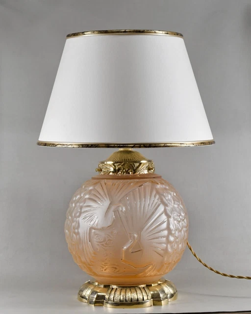 MULLER FRERES : a French ART DECO table lamp 1930 uraline vaseline ...