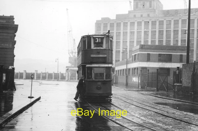 PHOTO 6X4 LONDON Tram No 195 on 31 service Nine Elms Goods Depot c1950 ...