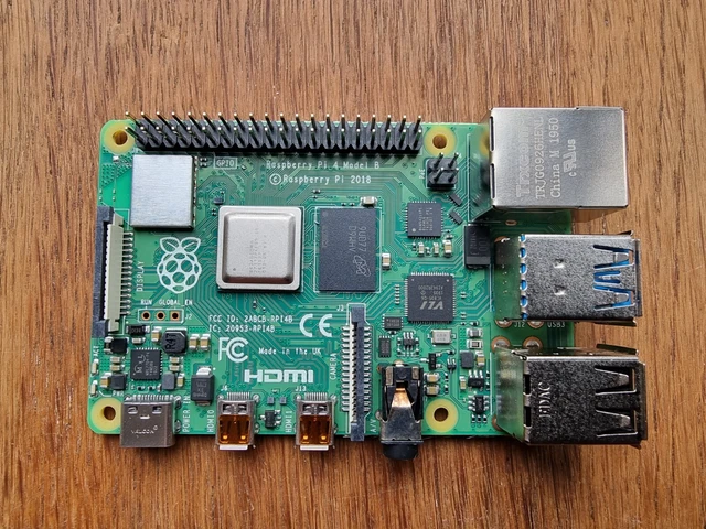 RASPBERRY PI 4 Model B 4GB RAM + FLIRC Case + Power supply + HDMI cable ...
