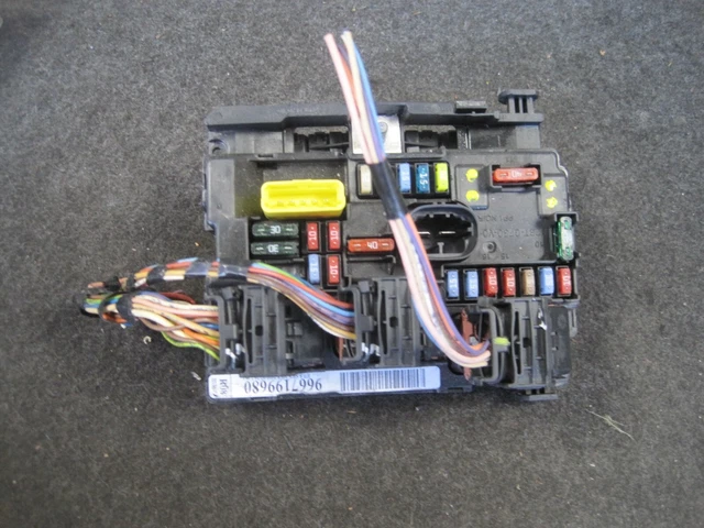 PEUGEOT 207 CITROEN Engine Bay Fuse Box 9667199680 R08 Black Plugs ...