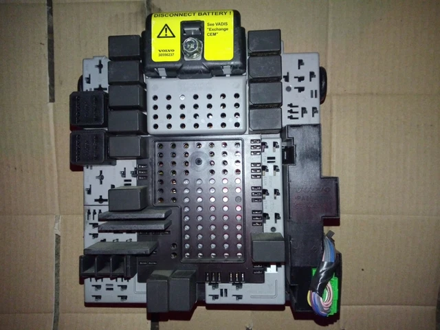VOLVO XC90 V70 S60 Xc70 Central Electronic Module Fuse Box Cem 08696035 ...