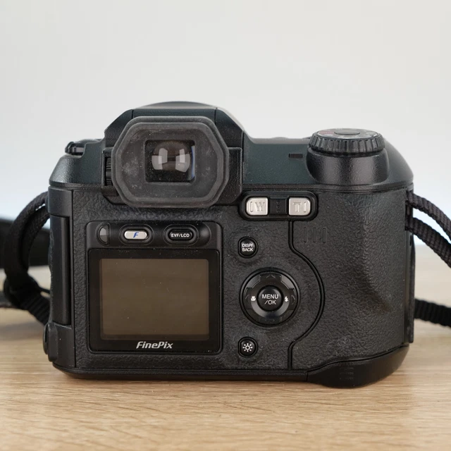 FUJIFILM FINEPIX S5500 4MP CCD Sensor Vintage Digital Camera 10x ...