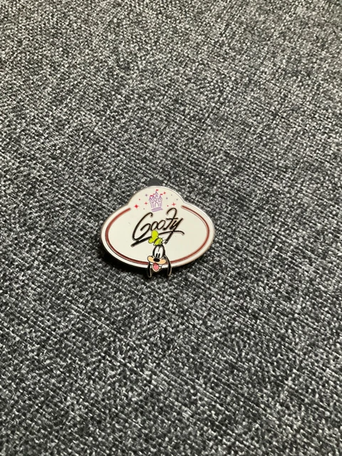 DISNEY CHARACTER CAST Member Name Tag Goofy Pin £4.49 - PicClick UK