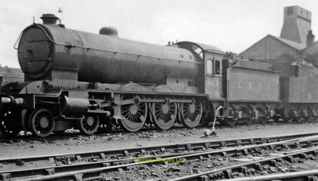 RAILWAY PHOTO - LNER B16/1 4-6-0 at New England Locomotive Depot c1946 ...